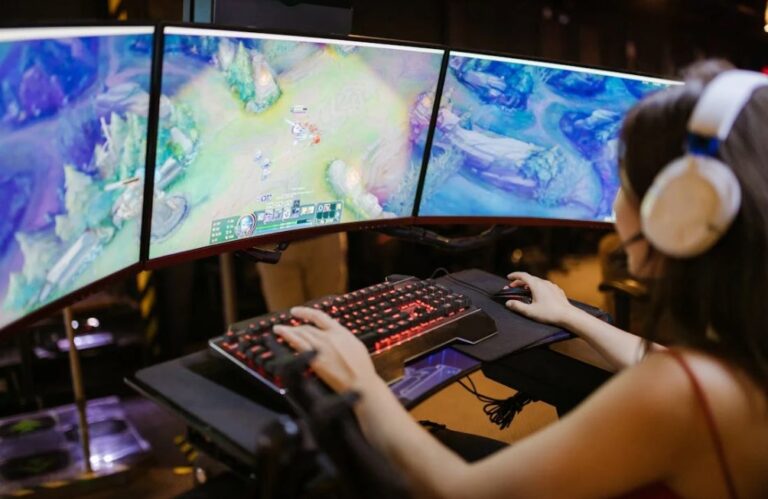 10 Essential Strategies for Enhancing Online Gaming Skills - Deskgram